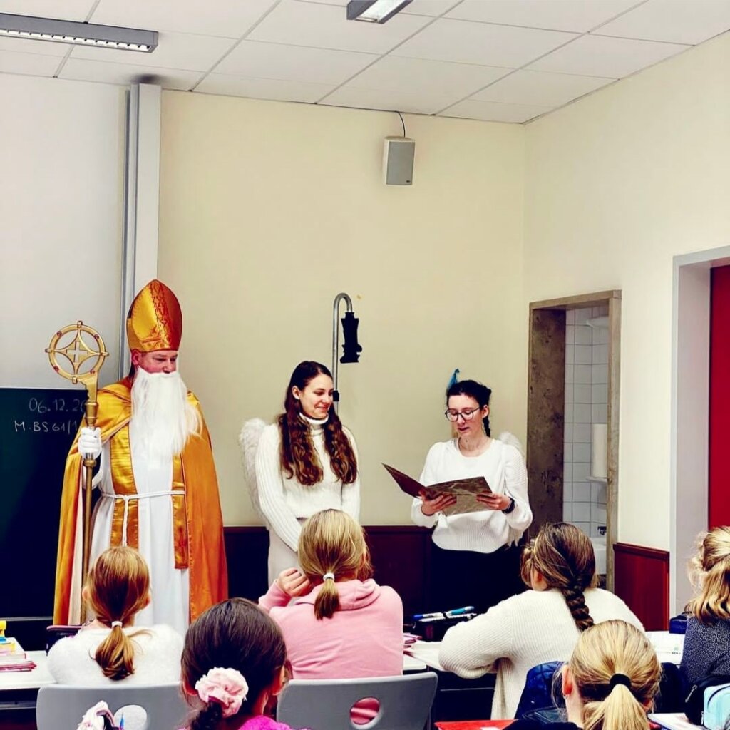 Besuch des Nikolaus - St.-Ursula-Schule