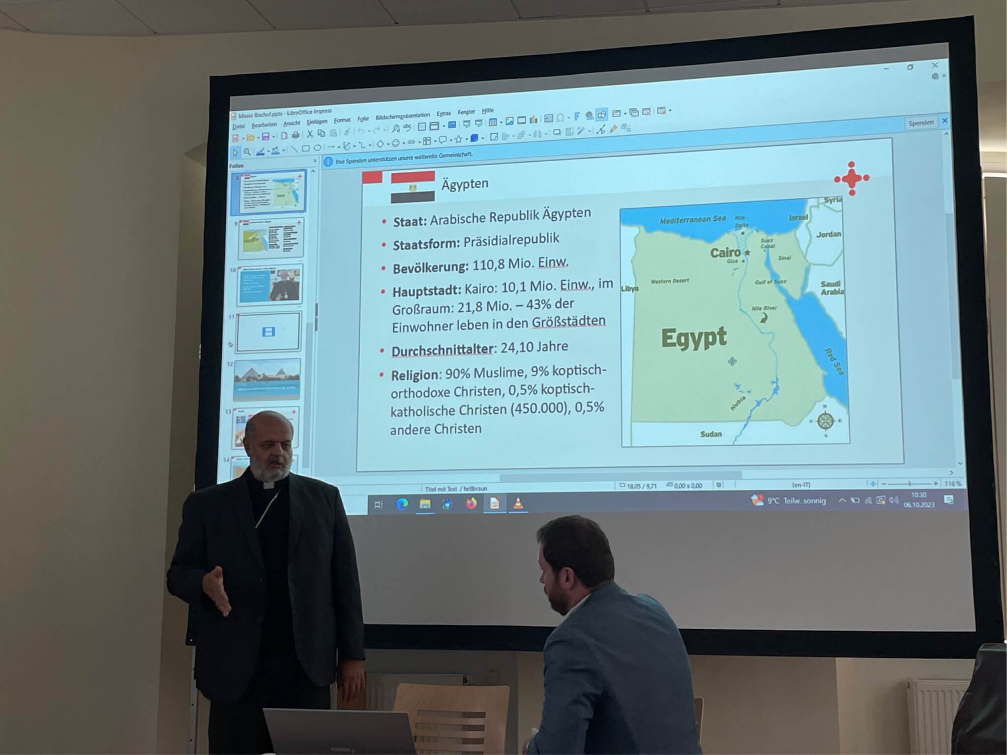 Bischof Thomas Adly Zaki besucht Oberstufenschülerinnen der St.-Ursula ...